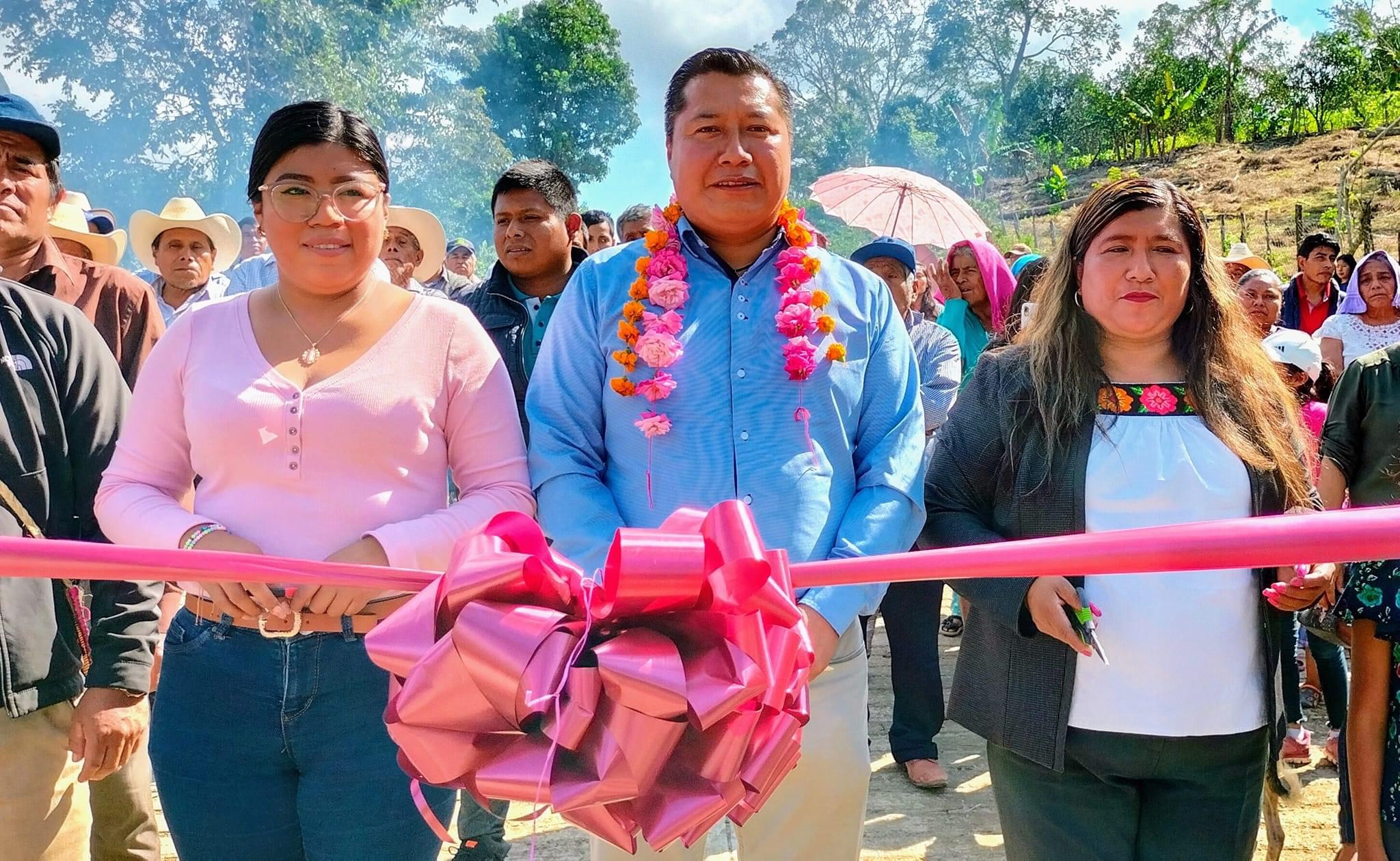 Chicontepec: Inauguración de Obra en Ayacaxtle